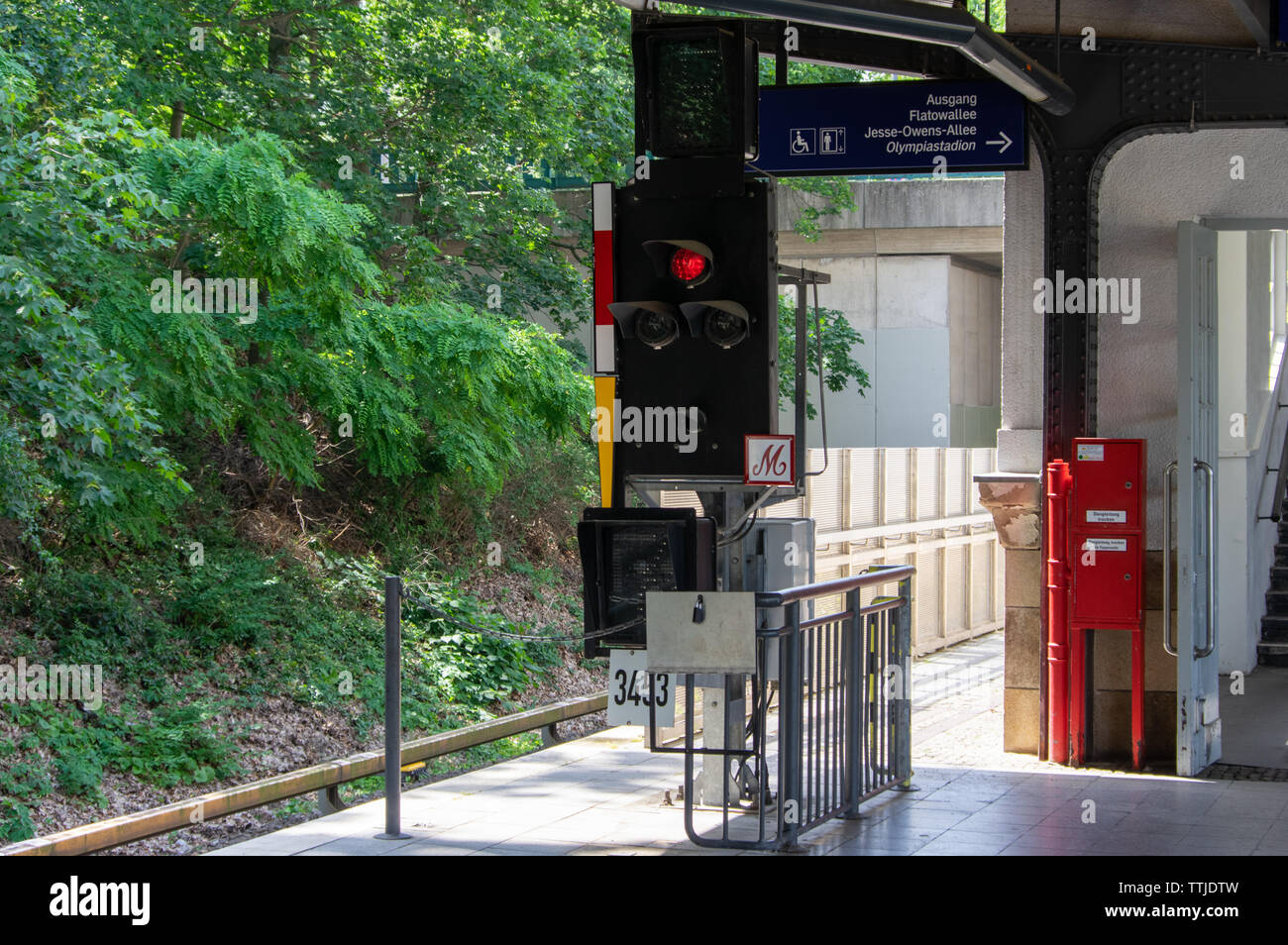 Railway signal at S-Bahn station Olympiastadion Berlin Stock Photo - Alamy