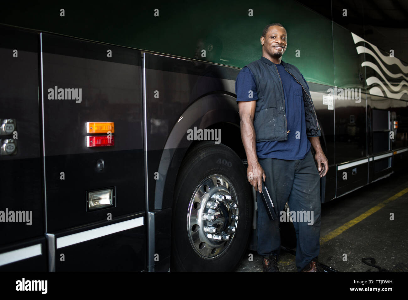 Bus mechanic hi-res stock photography and images - Alamy