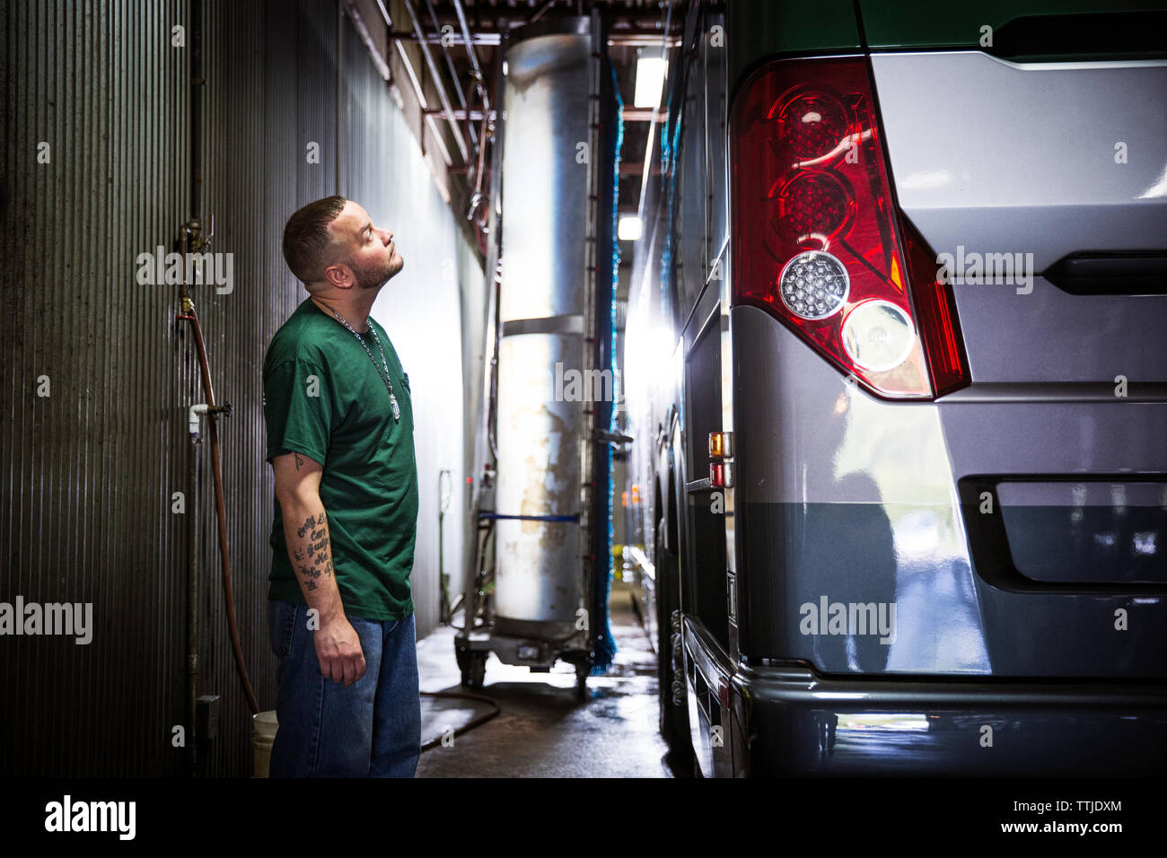 Mechanic grinding metal in repair shop Stock Photo - Alamy
