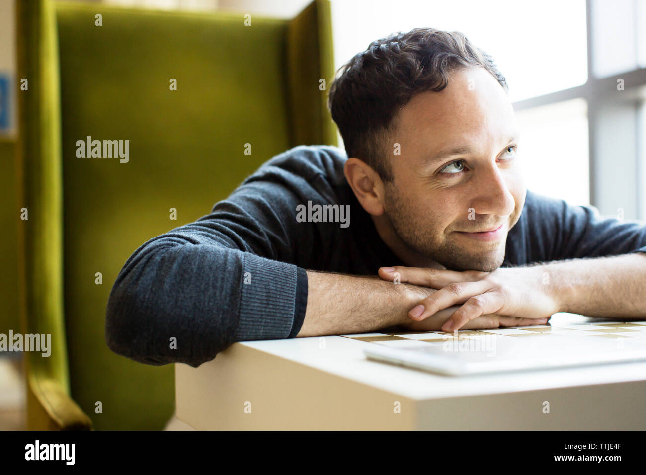 Worker leaning on table hi-res stock photography and images - Alamy