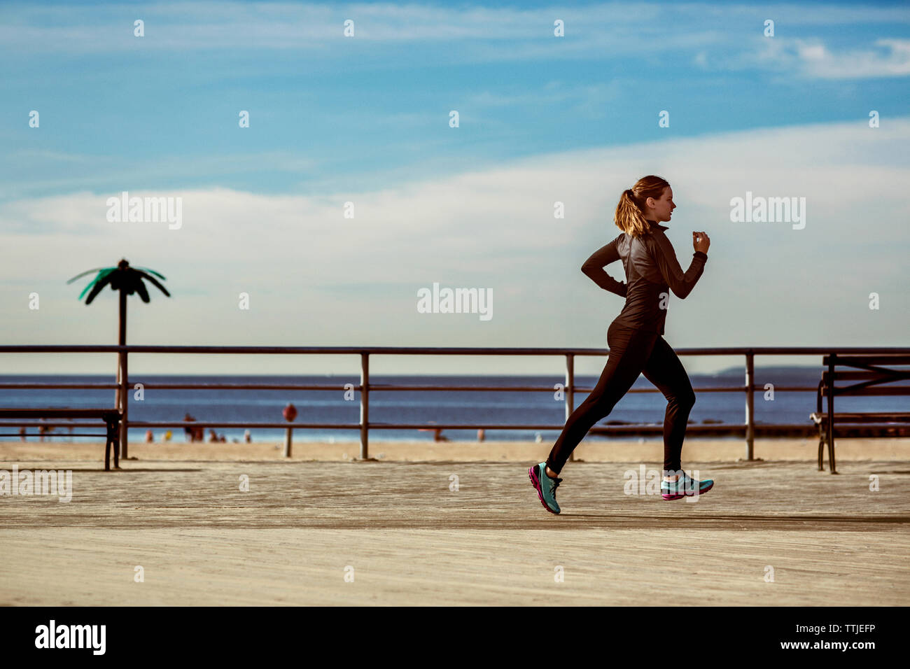 Swimmer woman full length hi-res stock photography and images - Alamy