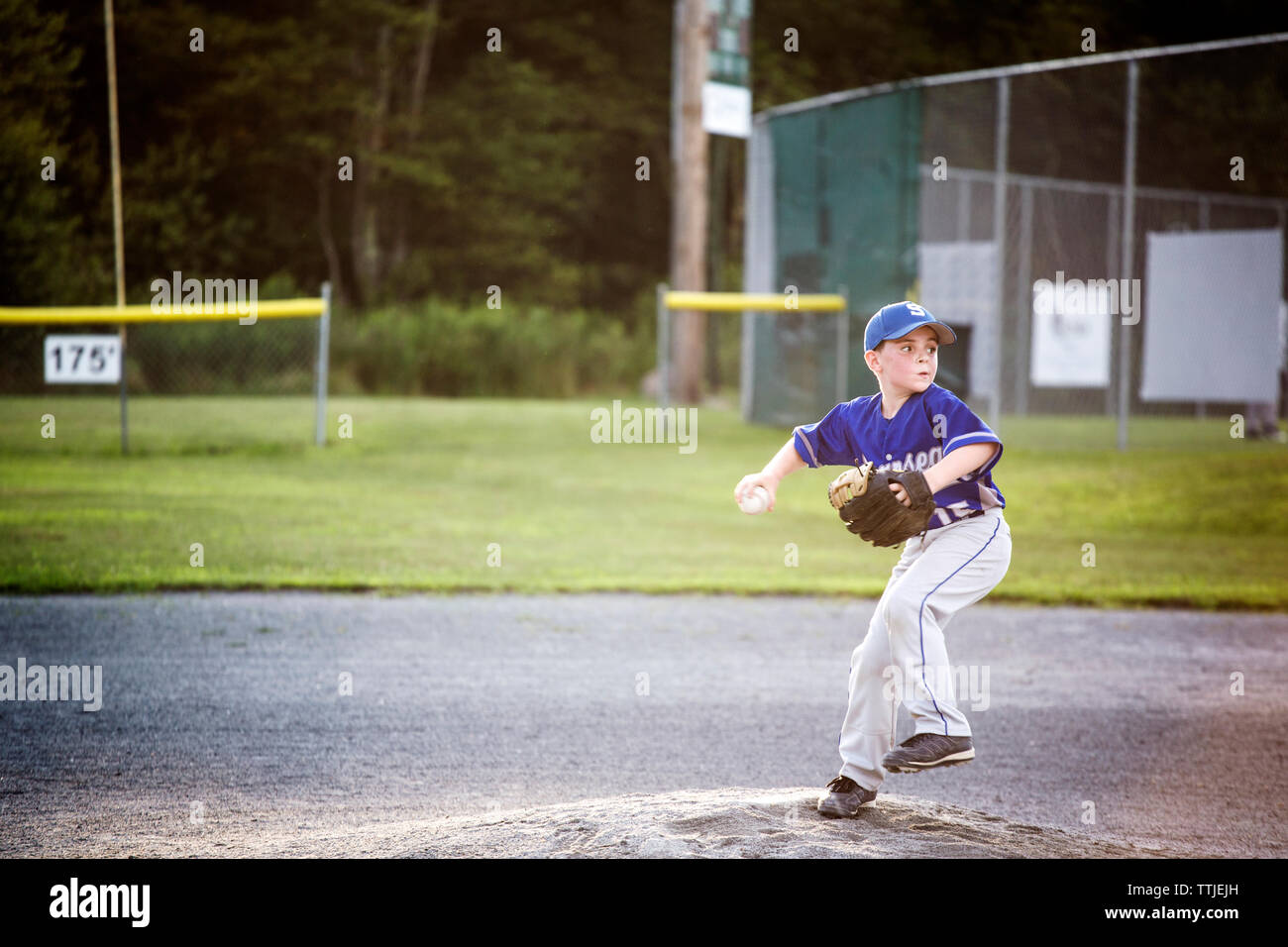 Confident player hi-res stock photography and images - Alamy