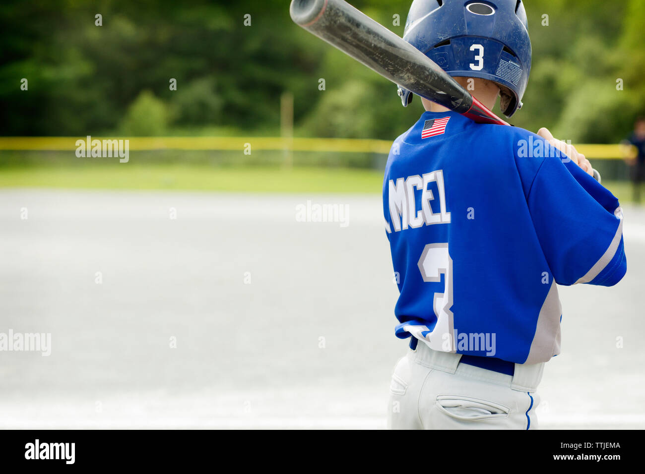 Boy with bat hi-res stock photography and images - Alamy