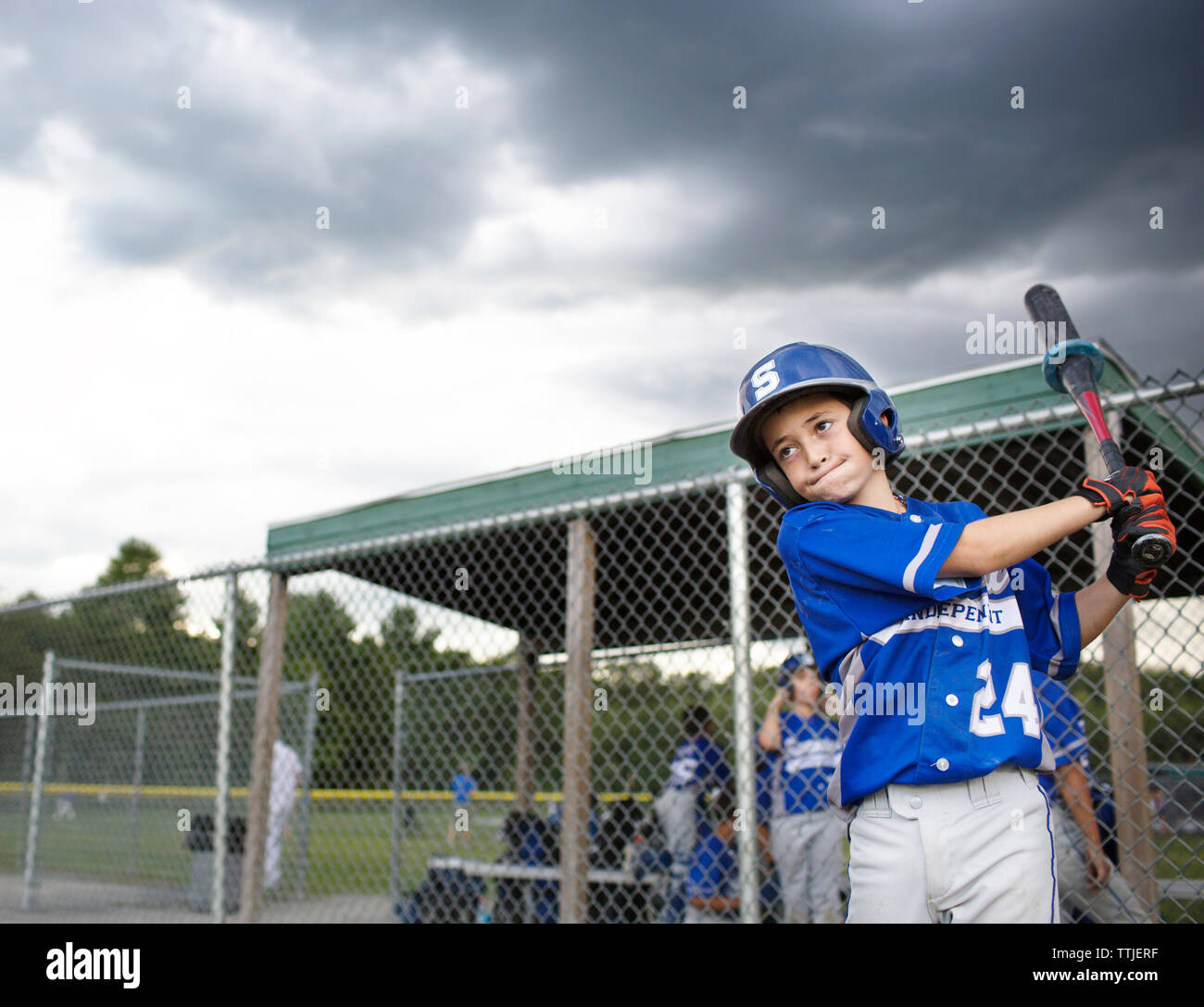 Child baseball bat sky hi-res stock photography and images - Alamy