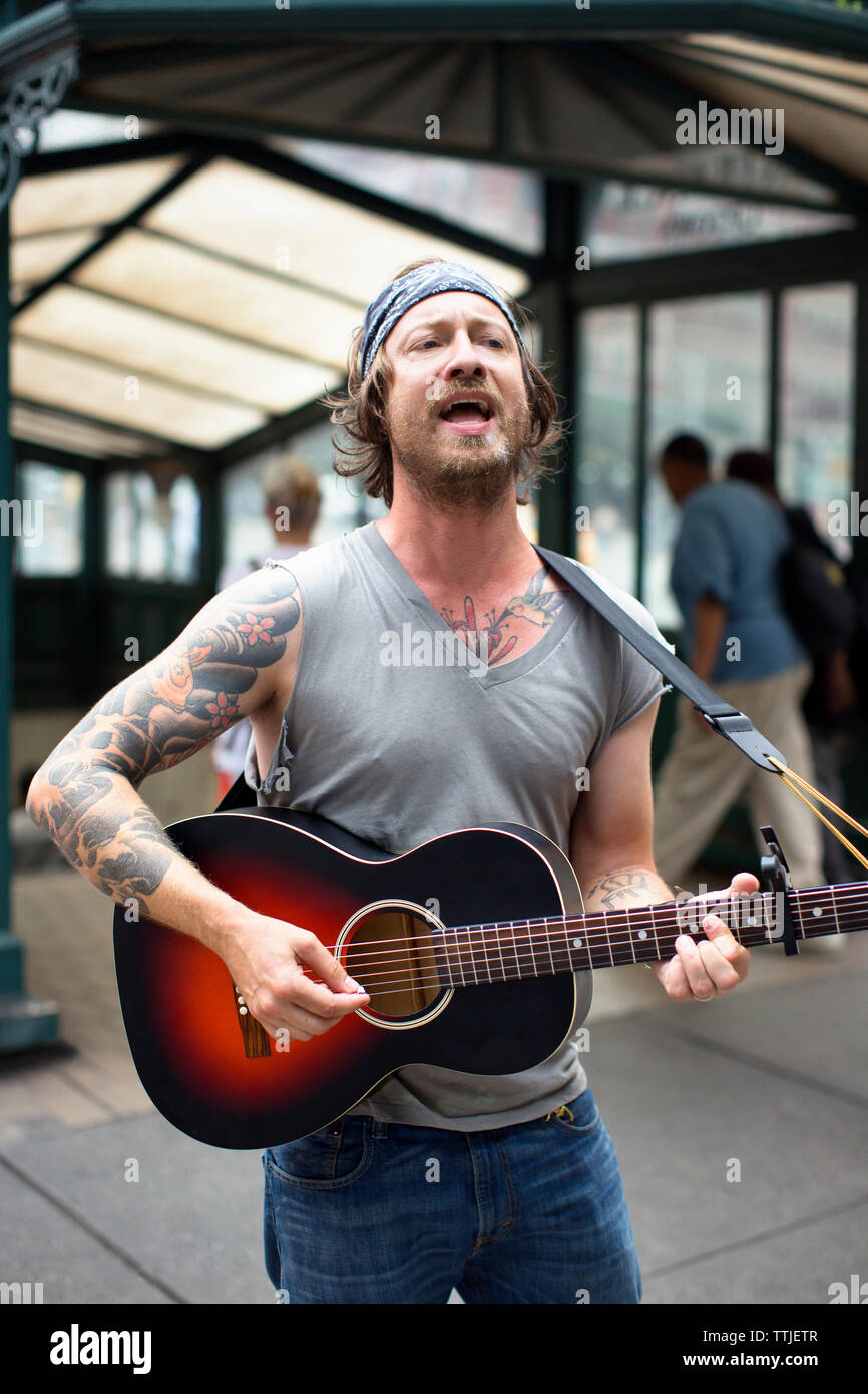 Singing and playing hi-res stock photography and images - Alamy