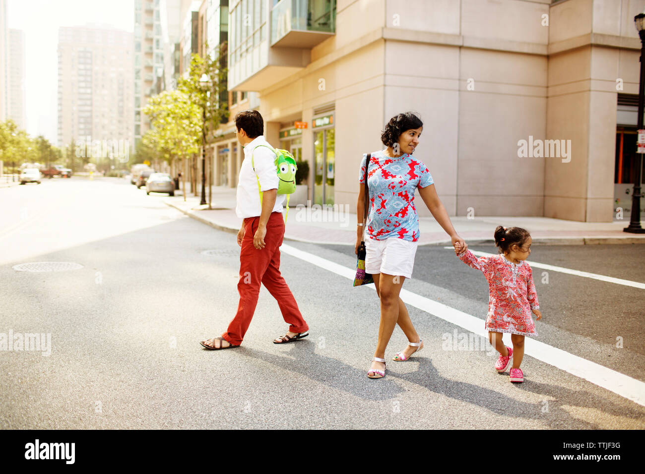 Woman daughter on street hi-res stock photography and images - Alamy