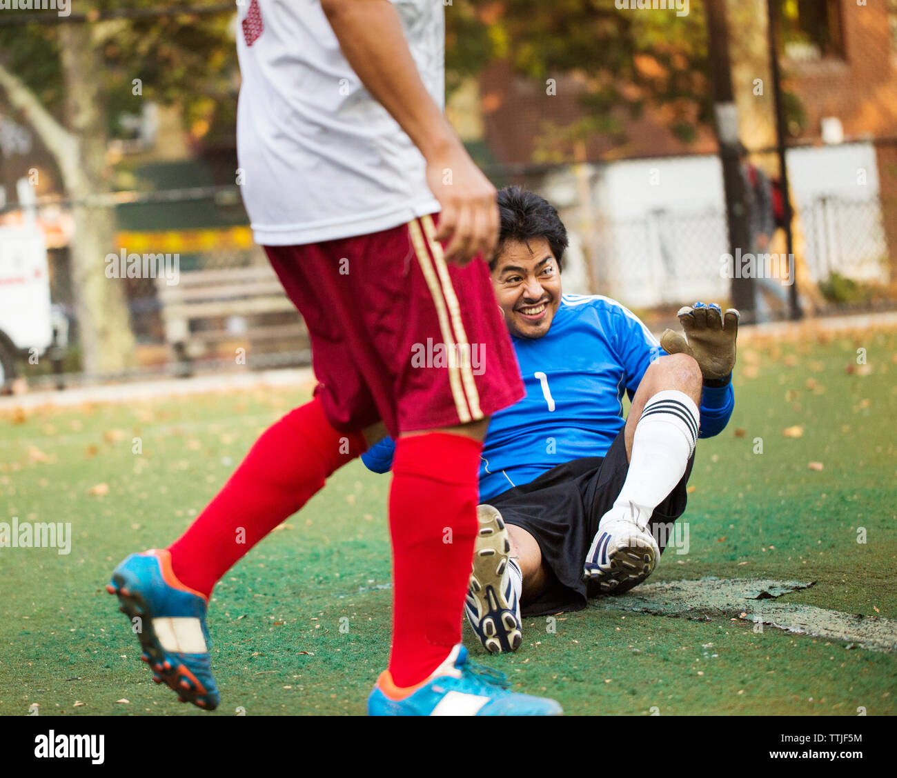 Side sitting soccer soccer hi-res stock photography and images - Alamy