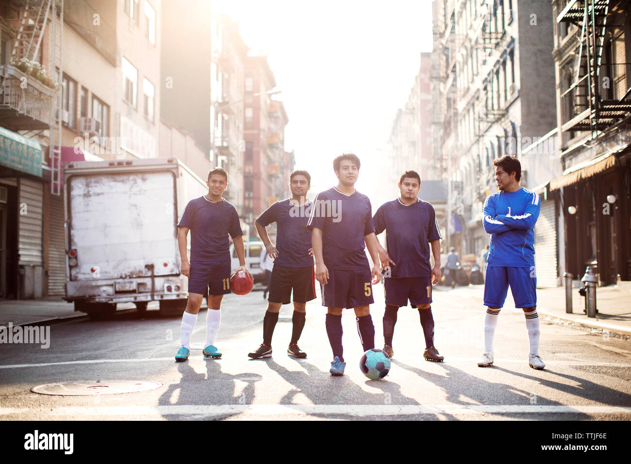 Sportsmen city hi-res stock photography and images - Alamy