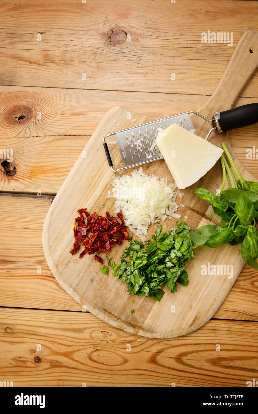Ingredient cutting hi-res stock photography and images - Alamy