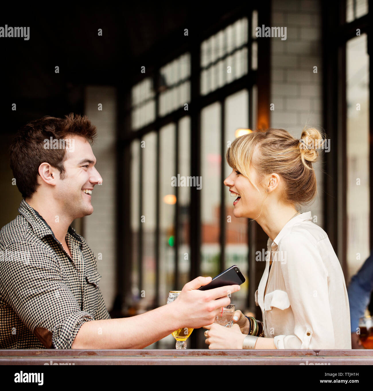 Friends laughing bar hi-res stock photography and images - Alamy