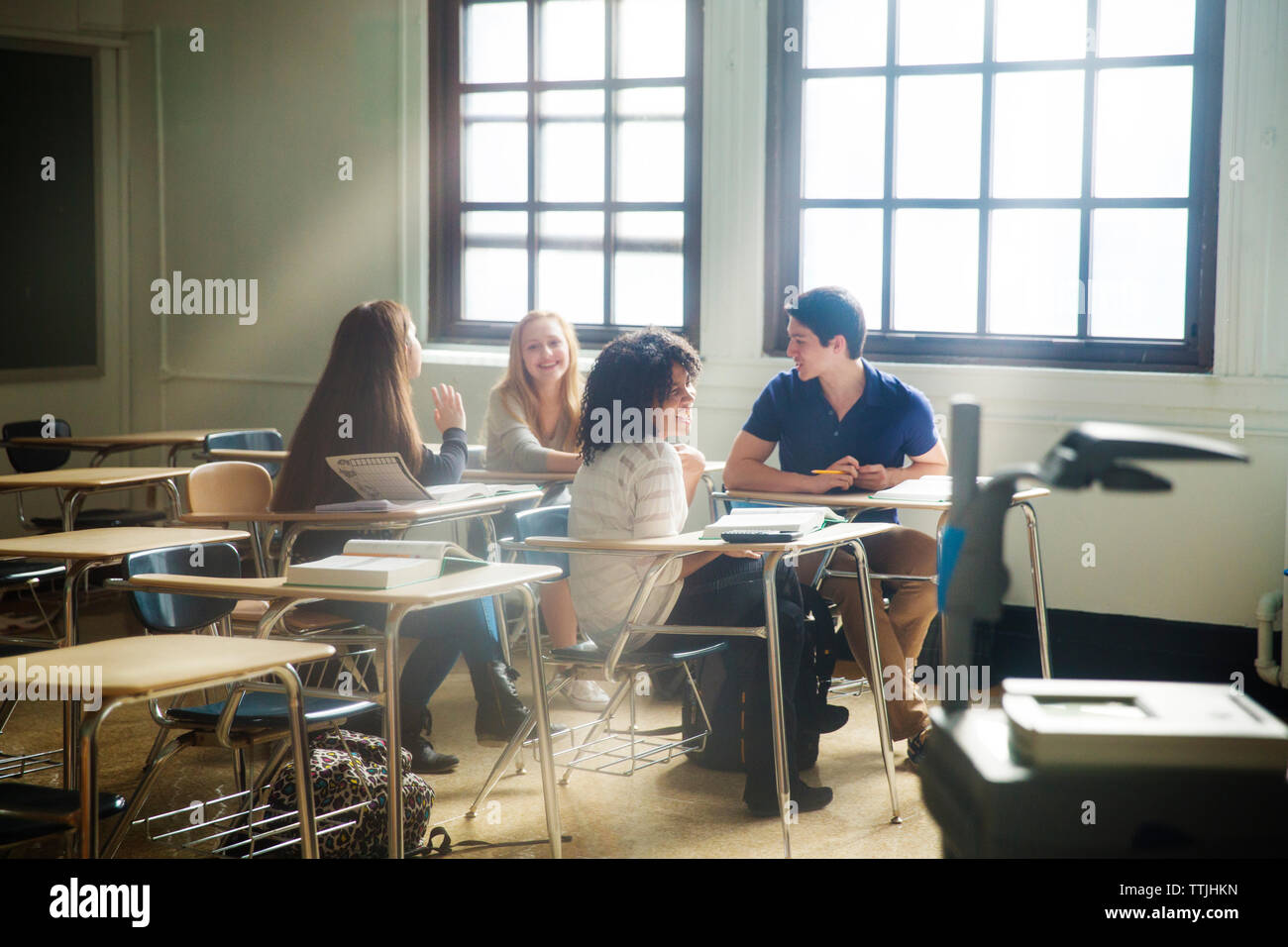 Girls laughing classroom hi-res stock photography and images - Alamy