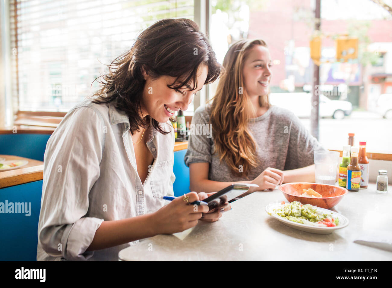 Sitting reading paper hi-res stock photography and images - Alamy