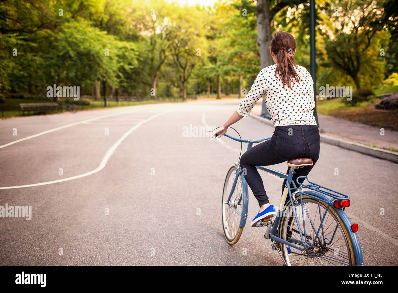 Riding bicycle nature hi-res stock photography and images - Alamy