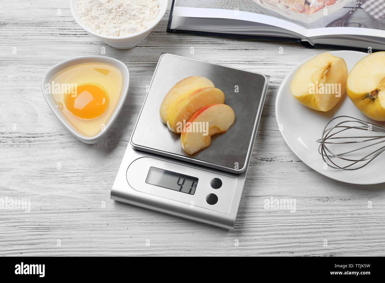 Food scales fruit cake hi-res stock photography and images - Alamy