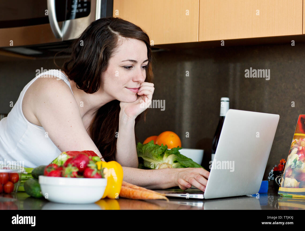 Leaning on counter hi-res stock photography and images - Alamy
