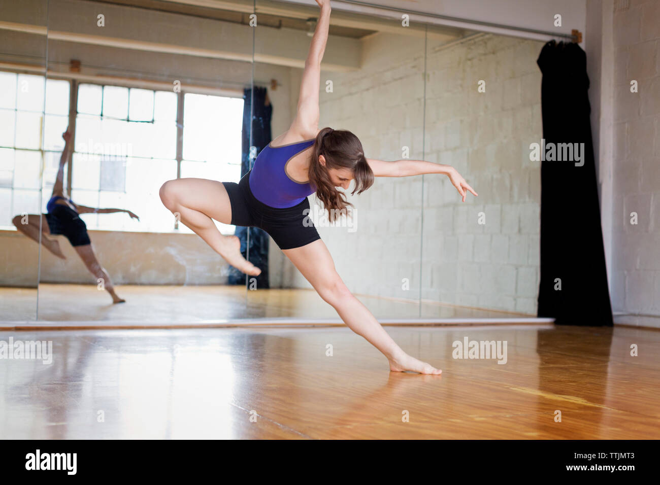 Woman practicing in ballet studio Stock Photo - Alamy