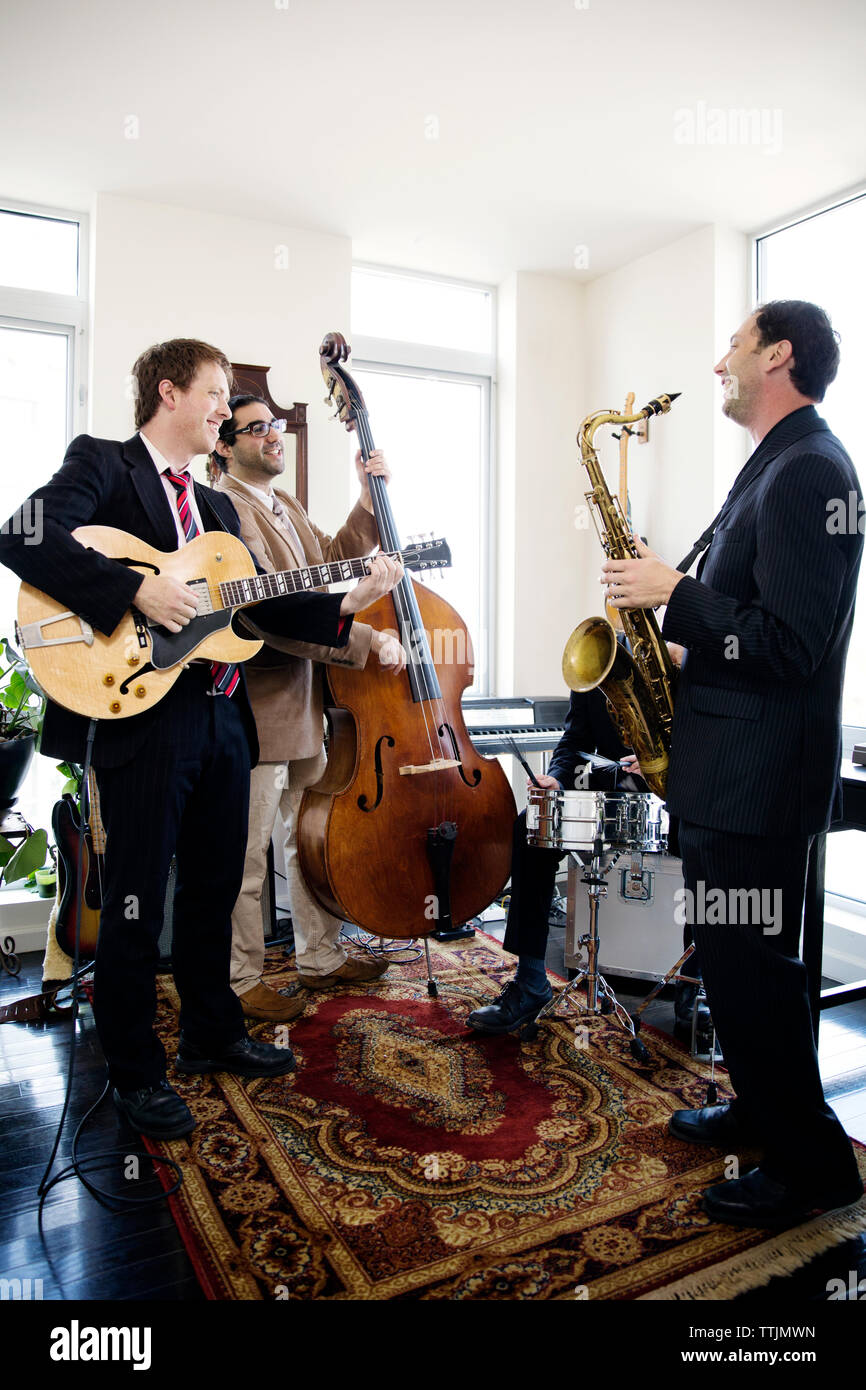 Talking drum hi-res stock photography and images - Alamy