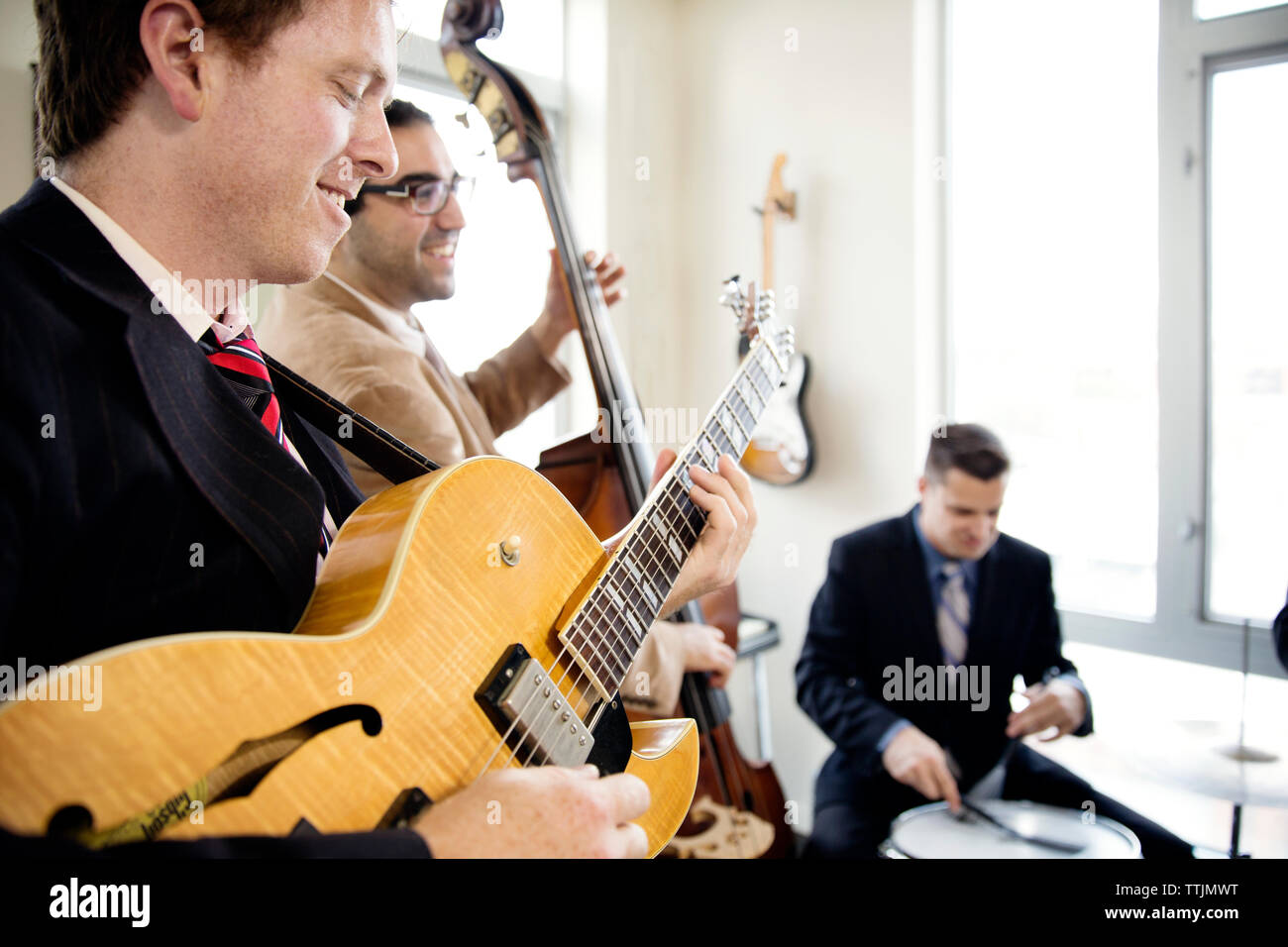 Music studio instruments hi-res stock photography and images - Alamy