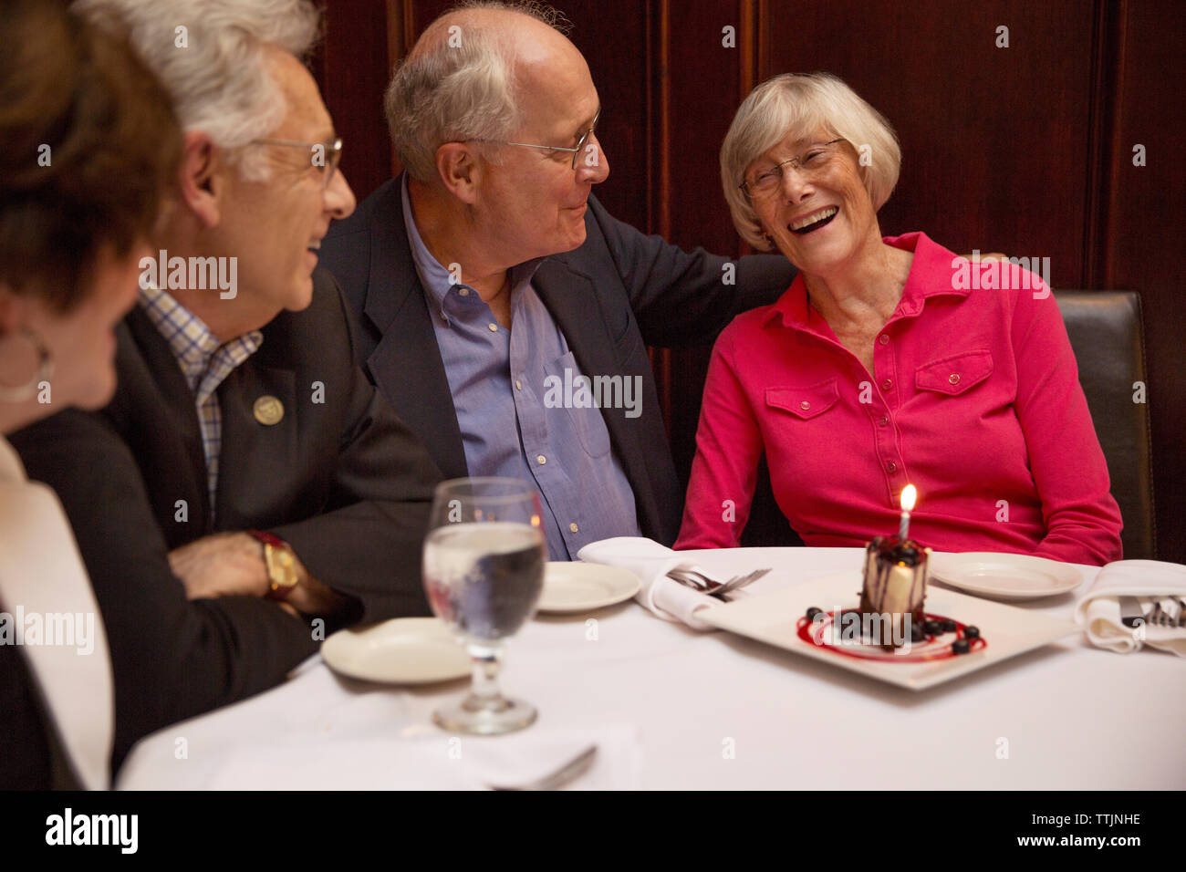Seniors restaurant hi-res stock photography and images - Alamy