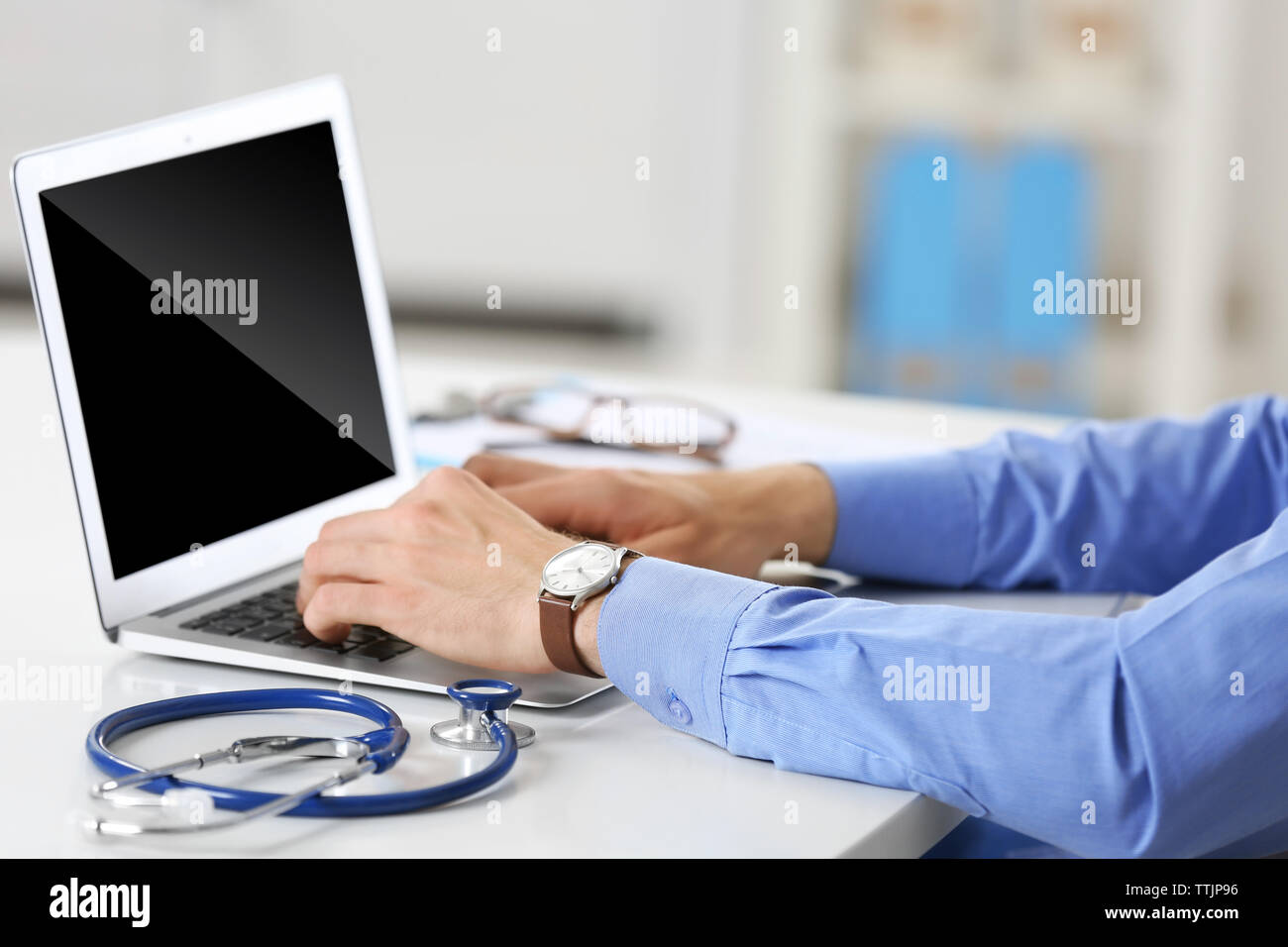 Doctor working on a computer in hospital Stock Photo - Alamy
