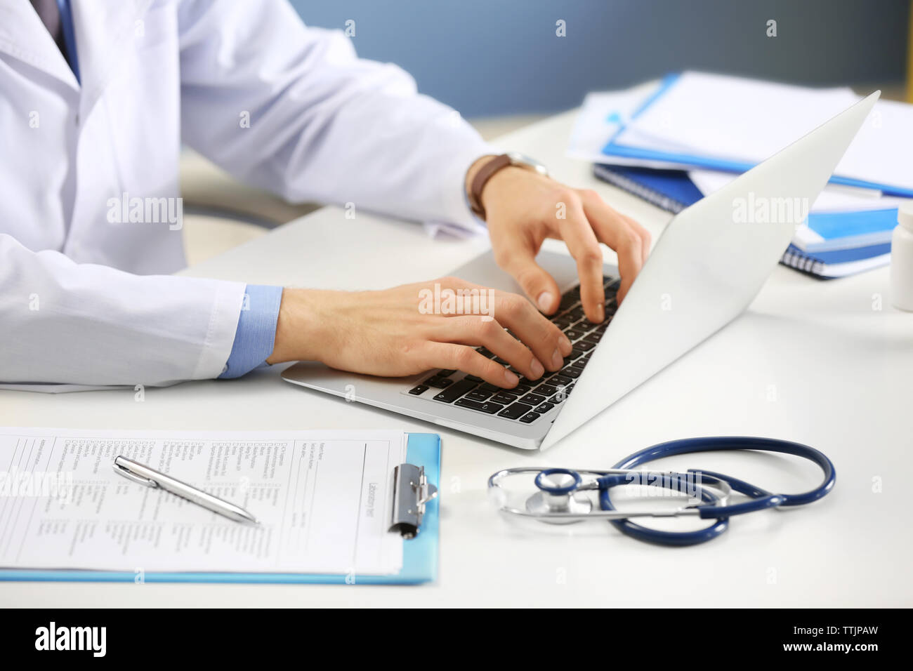 Doctor working on a computer in hospital Stock Photo - Alamy
