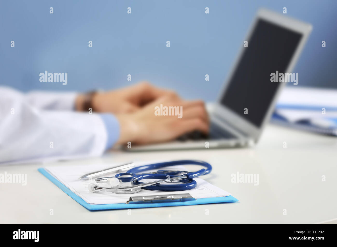 Doctor working on a computer in hospital Stock Photo - Alamy