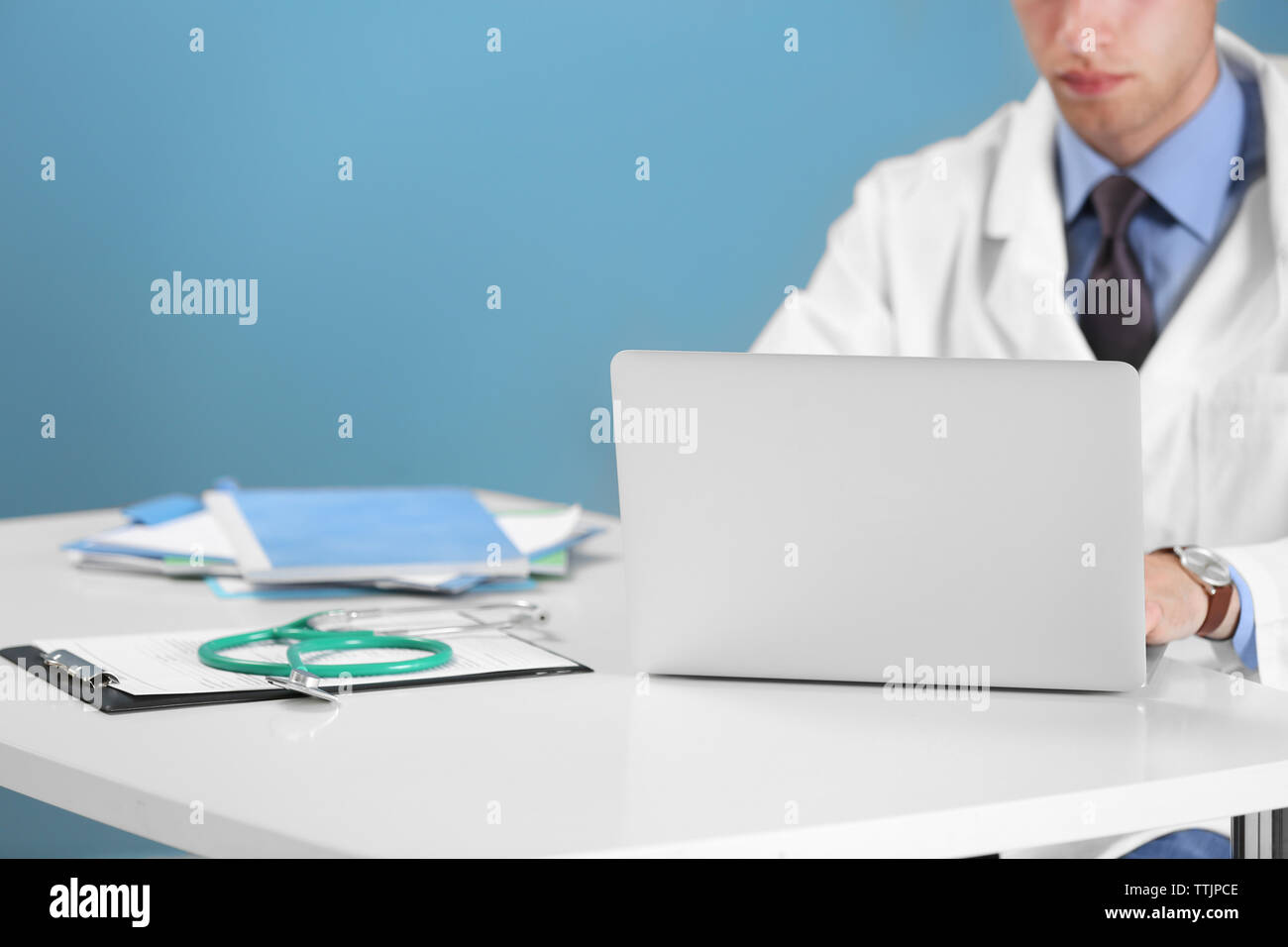 Doctor working on a computer in hospital Stock Photo - Alamy