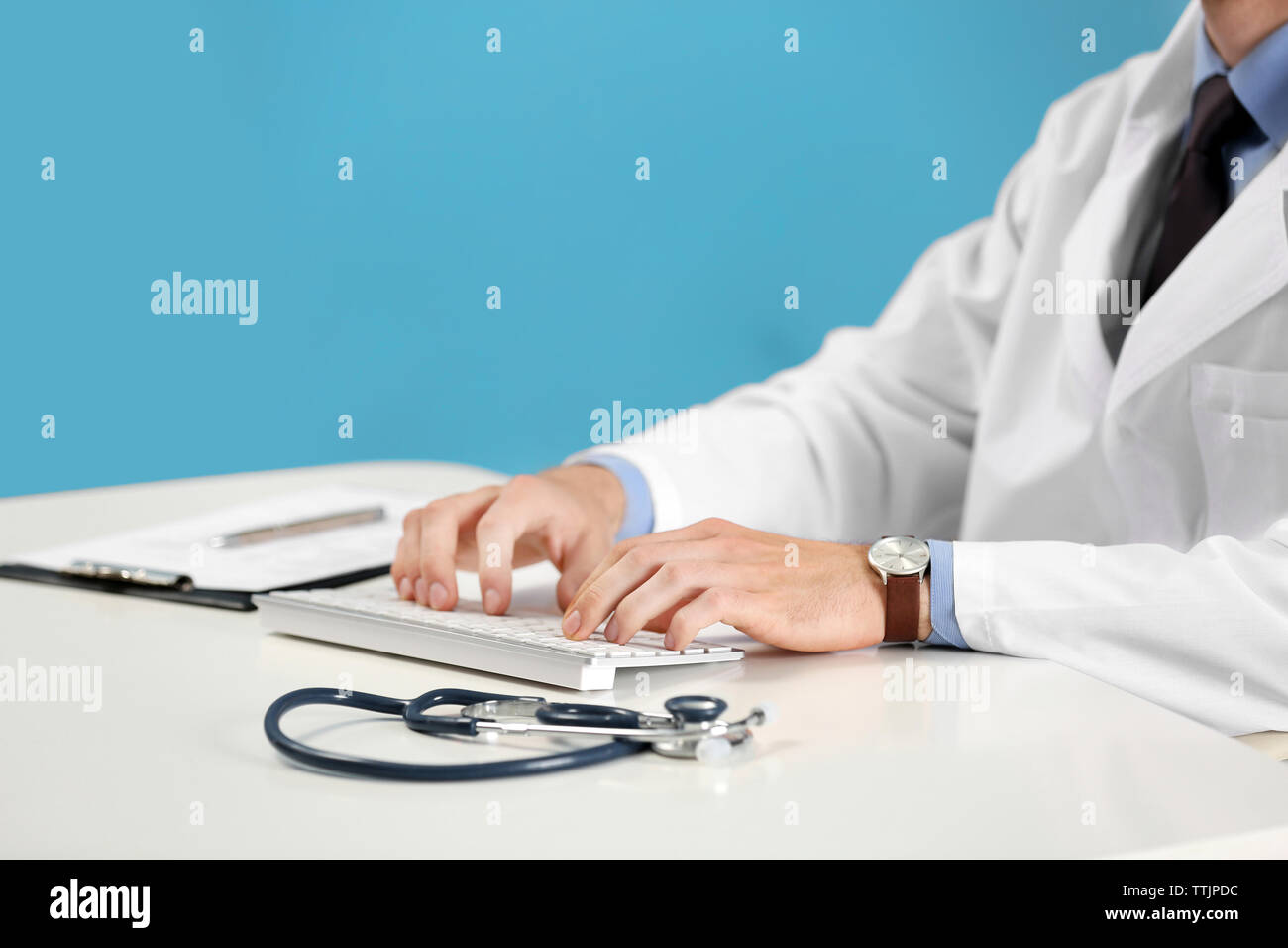 Doctor working on a computer in hospital Stock Photo - Alamy