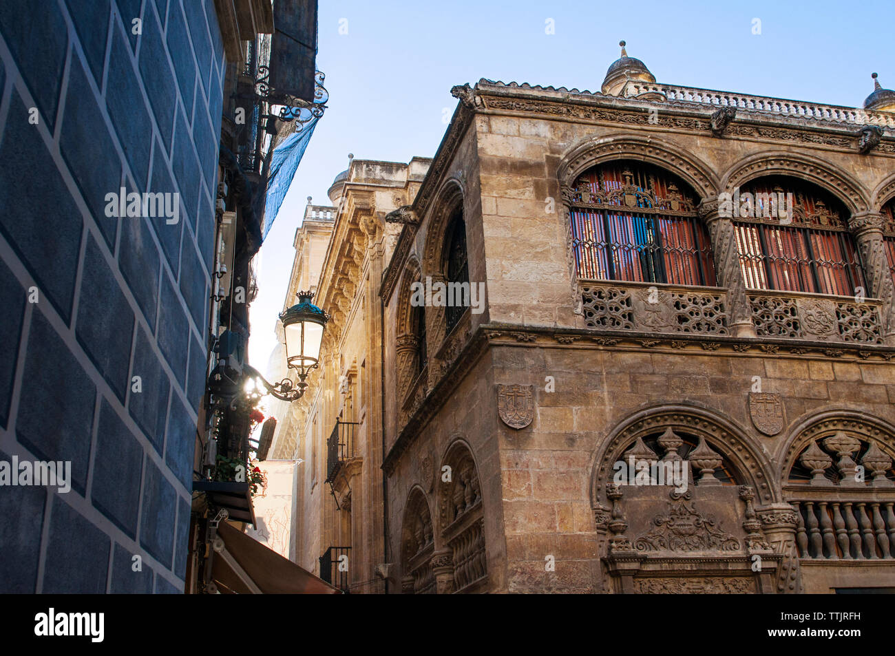 City low angle hi-res stock photography and images - Alamy