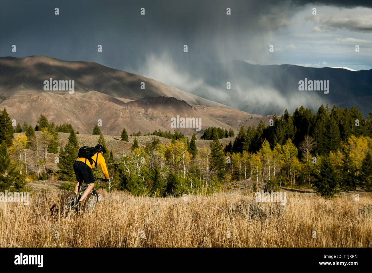 Bicycle clouds storm hi-res stock photography and images - Alamy