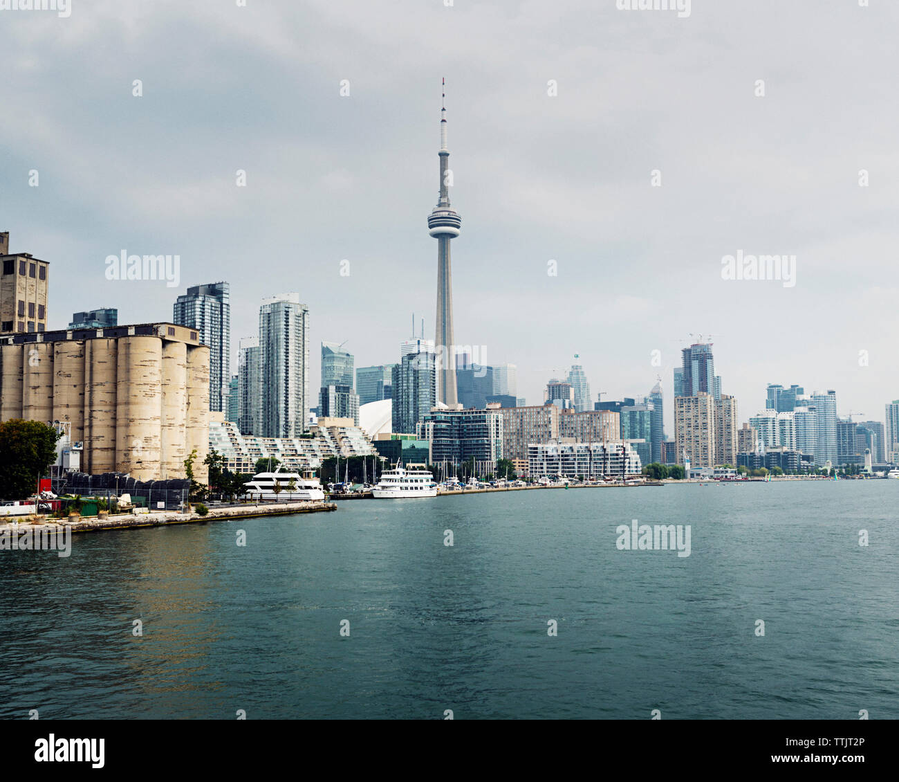 Cn tower city hi-res stock photography and images - Alamy