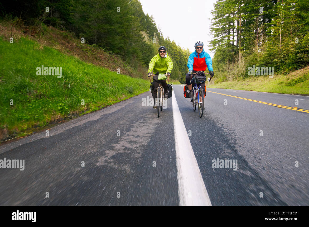 Cycling friendship hi-res stock photography and images - Alamy