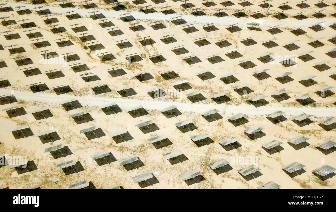 Solar power tower and mirrors that focus the sun's rays upon a ...