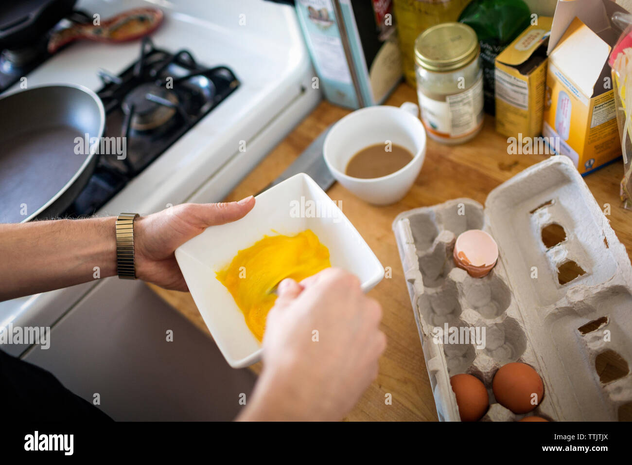 Kitchen man egg hi-res stock photography and images - Alamy