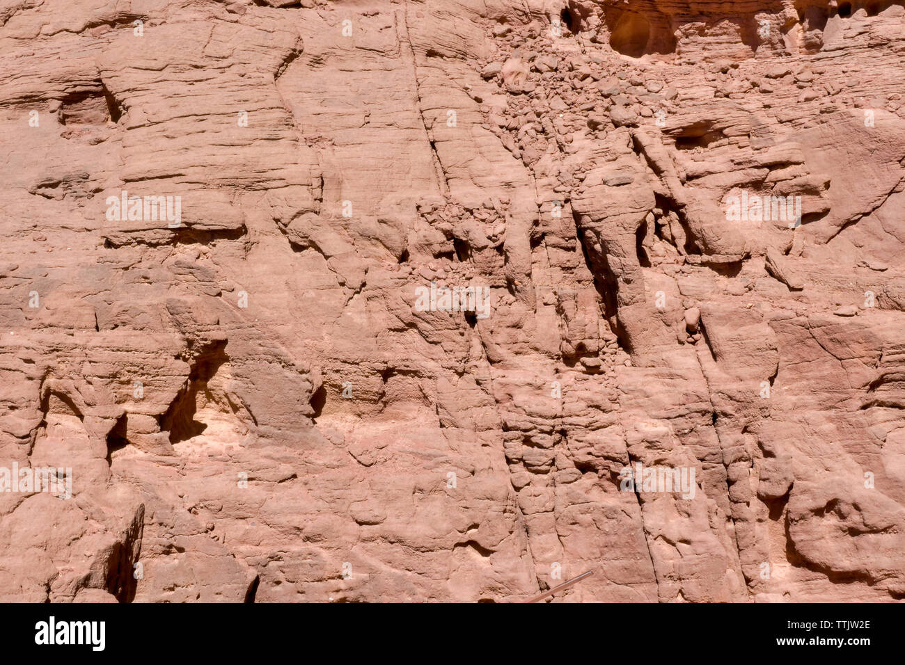 Desert rock with erosion layers showing Stock Photo - Alamy