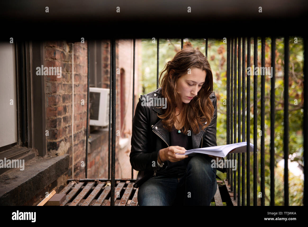 Fire escape woman hi-res stock photography and images - Alamy