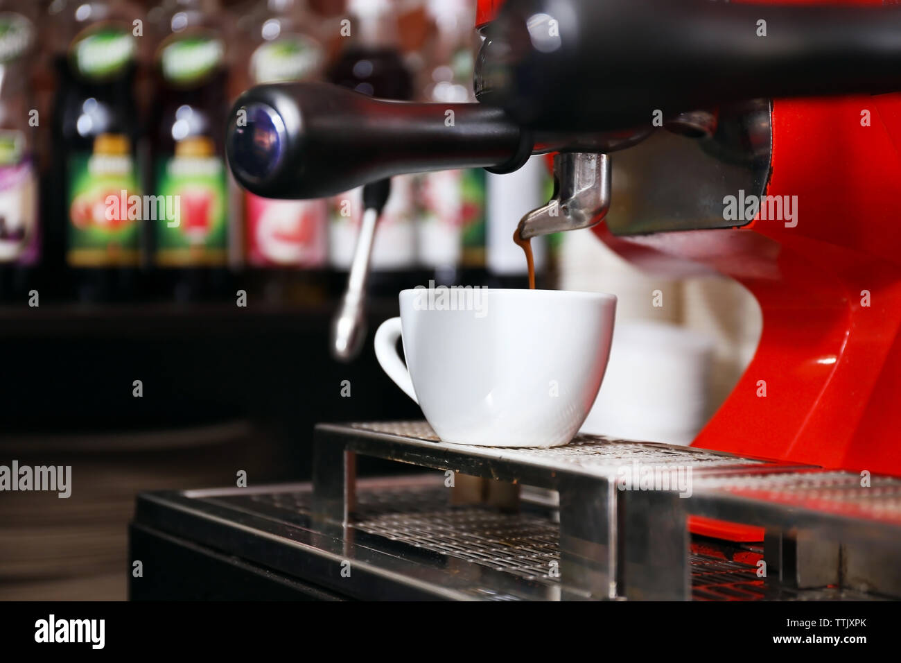 Automatic coffee machine filling cup hi-res stock photography and ...