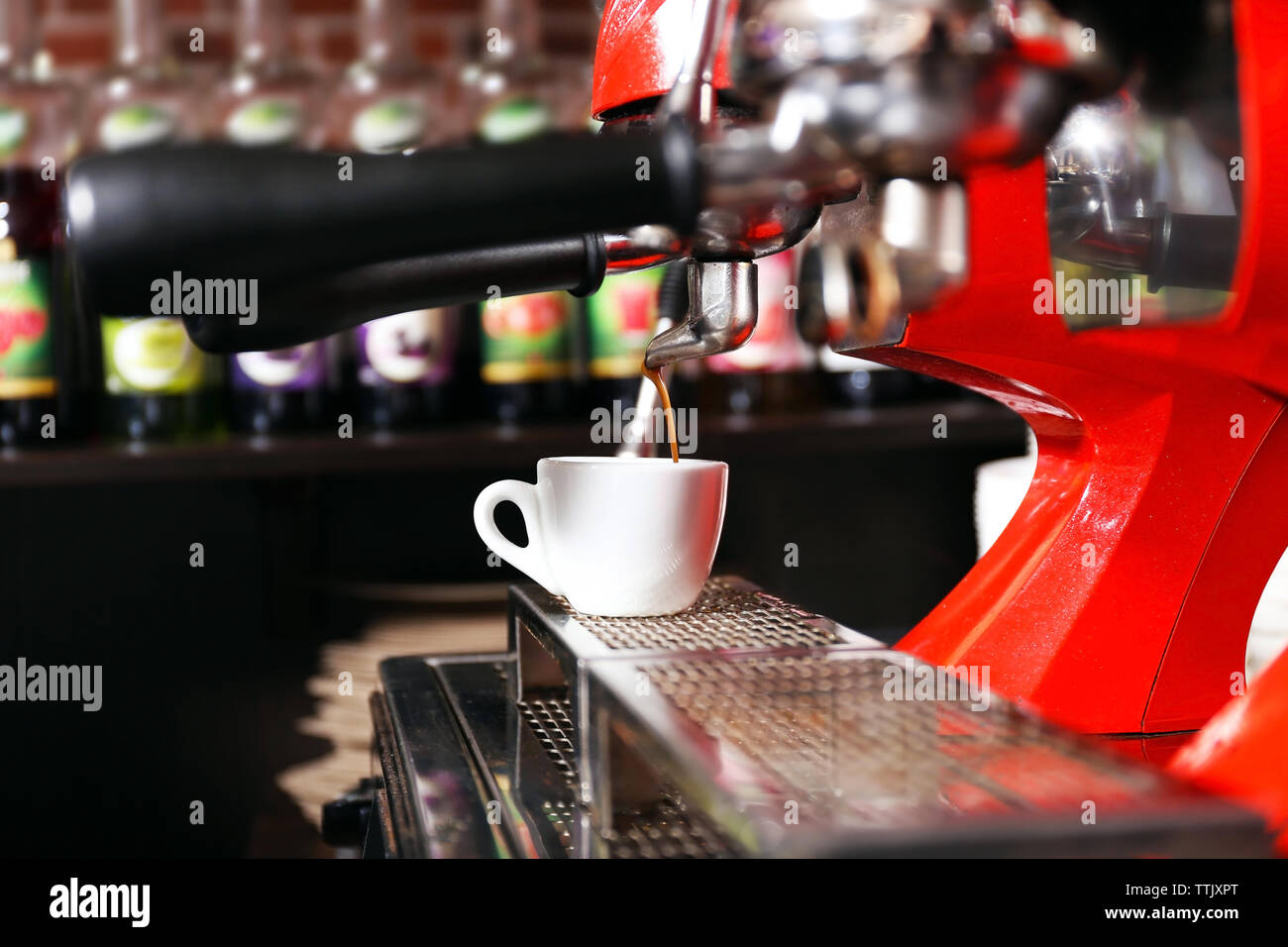 Automatic coffee machine filling cup hi-res stock photography and ...