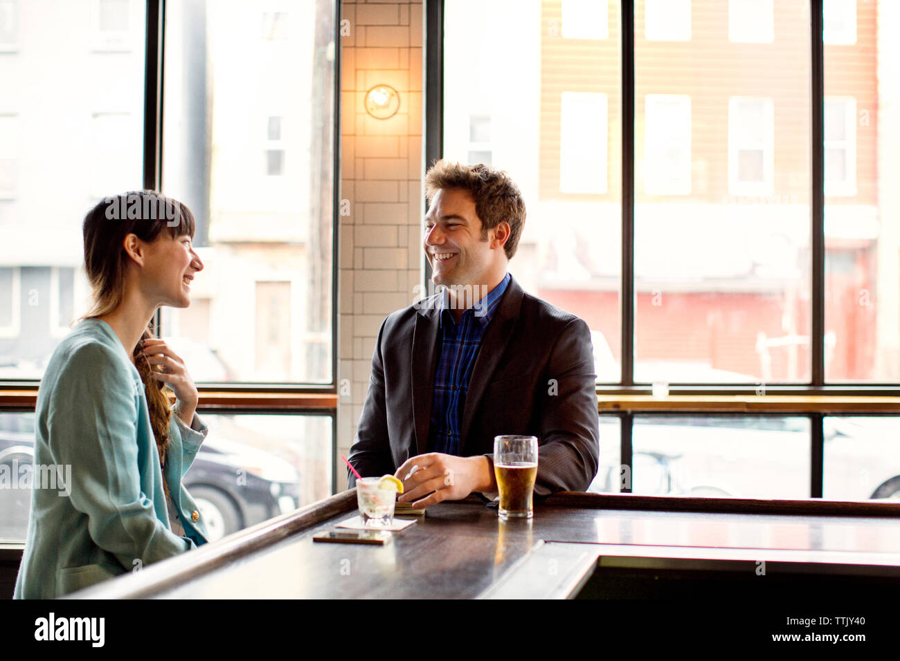 People talking in front of the bar hi-res stock photography and images ...