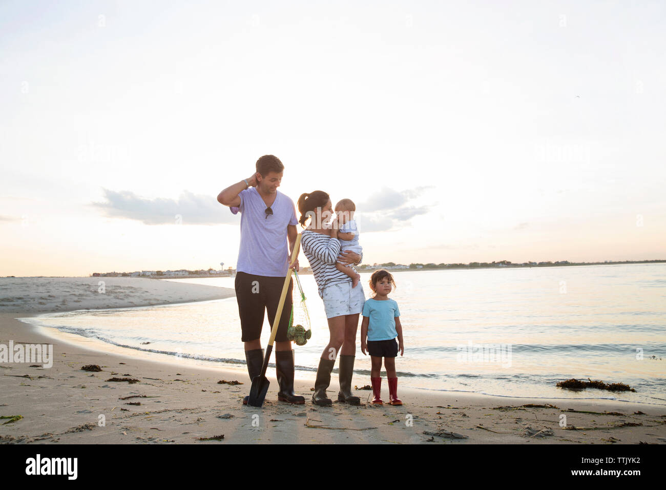 Full length beach hi-res stock photography and images - Alamy