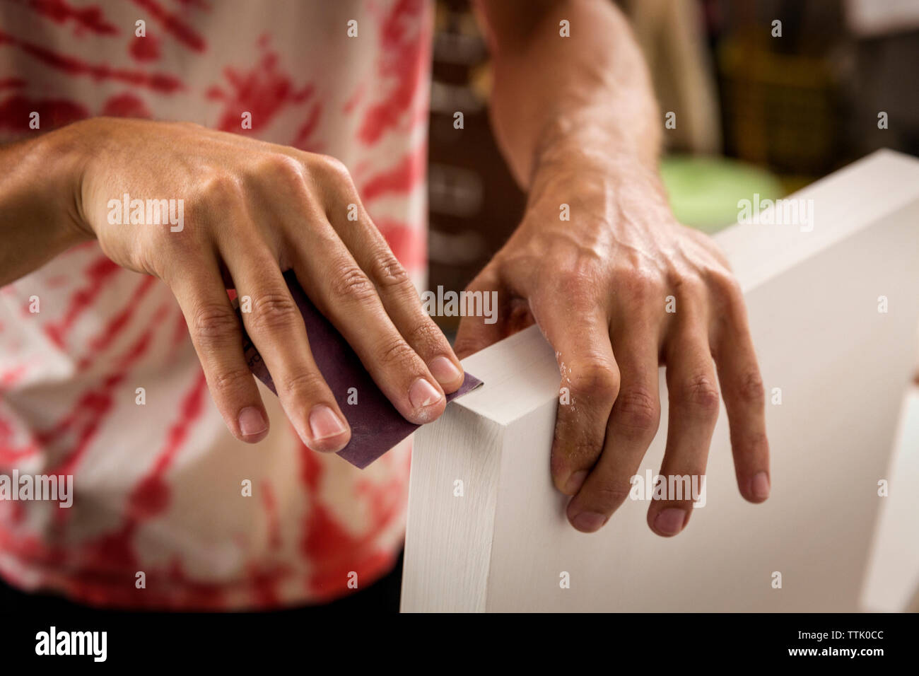 Man polish wood frame hi-res stock photography and images - Alamy