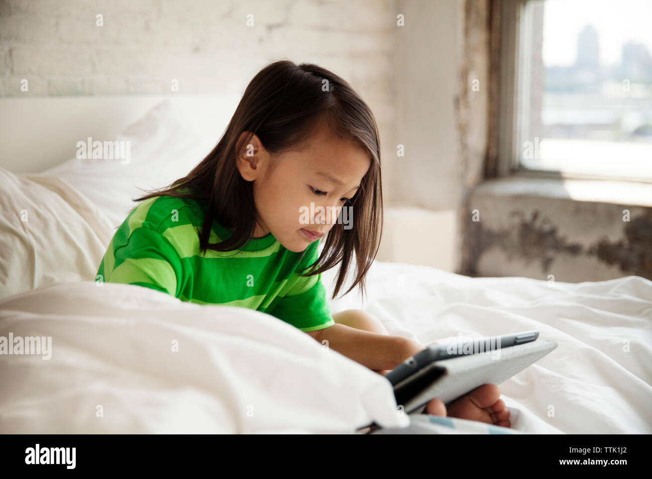 Indian girl computer hi-res stock photography and images - Alamy