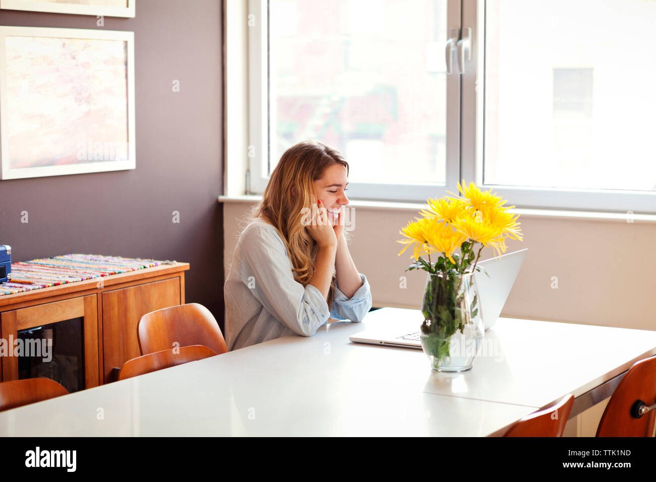 Excited woman computer home hi-res stock photography and images - Alamy