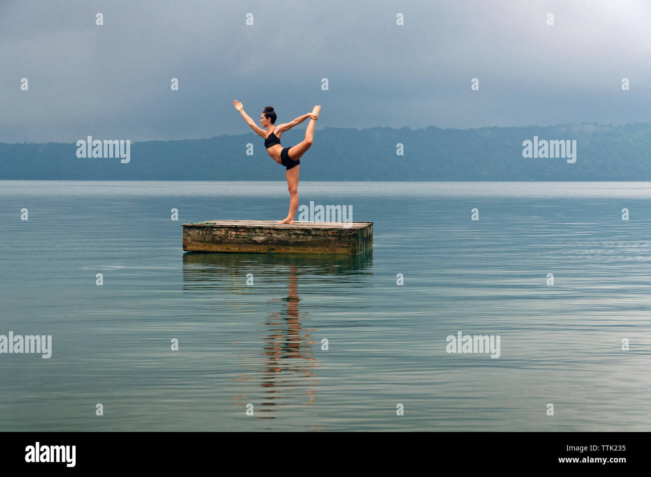 Floating lodge hi-res stock photography and images - Alamy