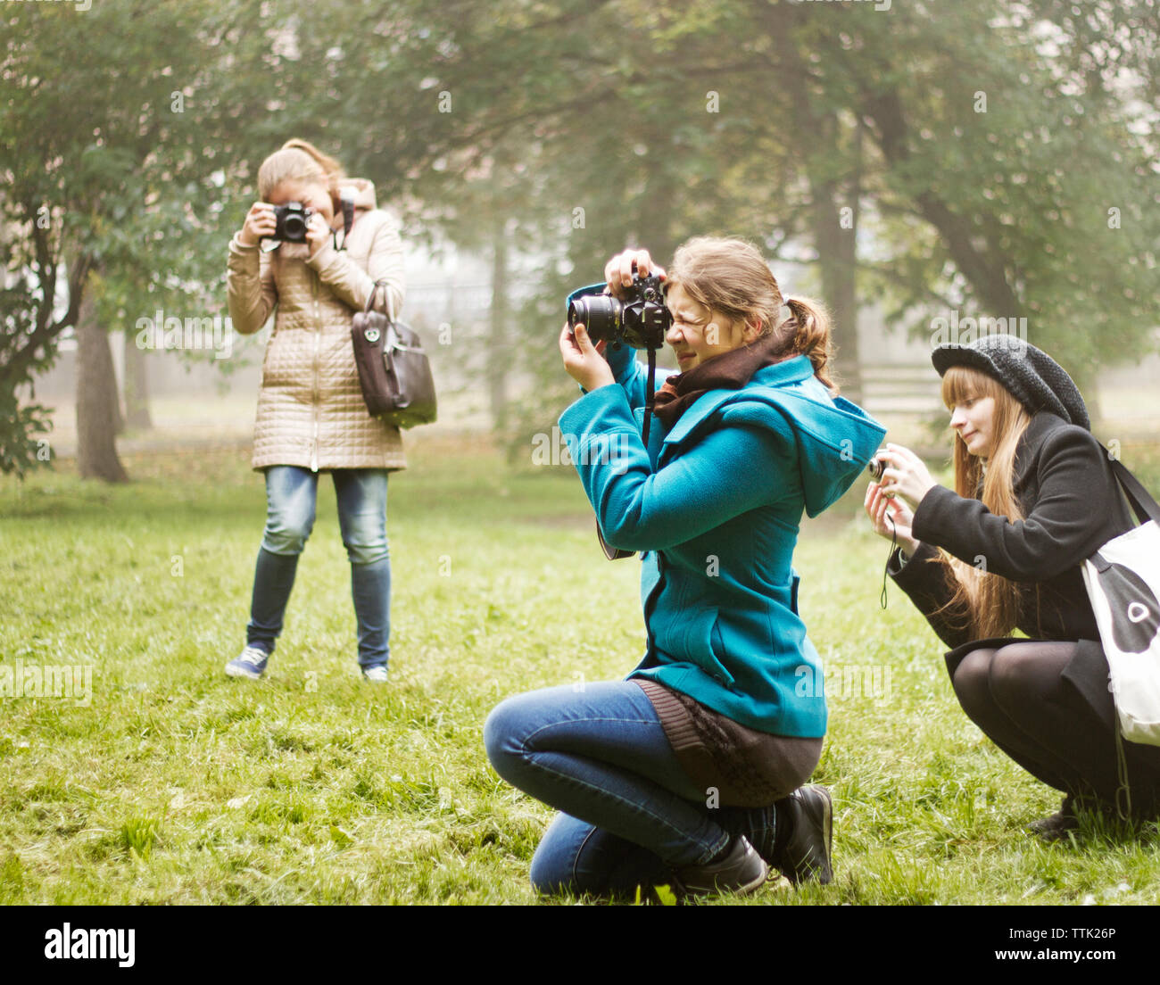 Friendship technology hi-res stock photography and images - Alamy
