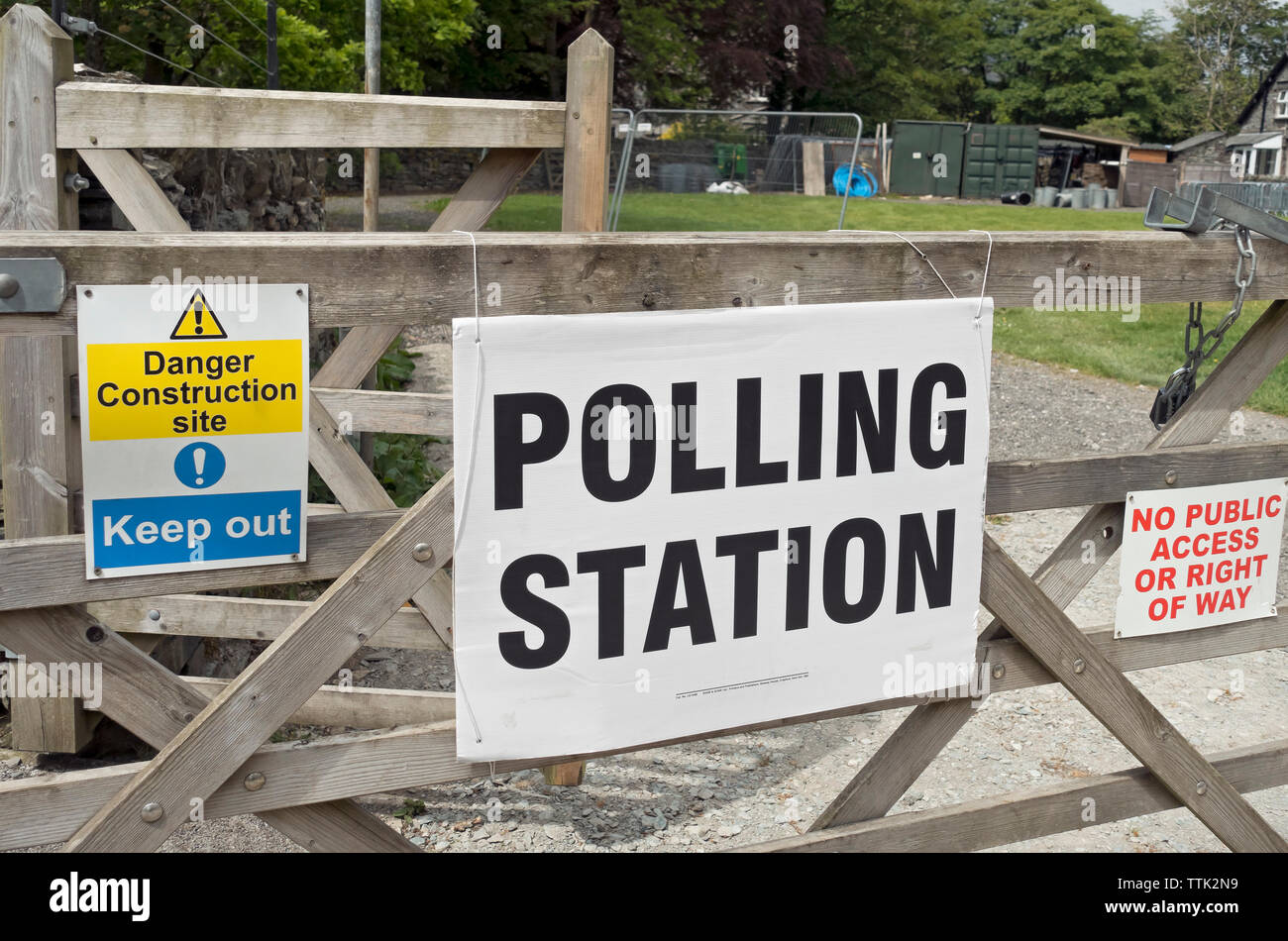 Polling station signage hi-res stock photography and images - Alamy