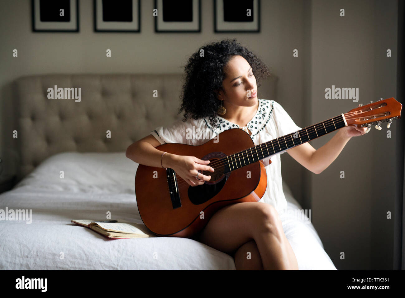 Musical nodes hi-res stock photography and images - Alamy