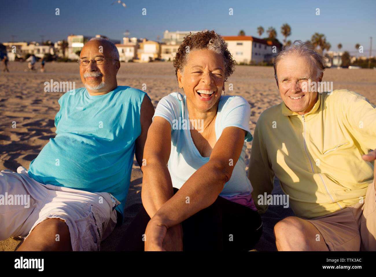 People sitting talking relaxing hi-res stock photography and images - Alamy