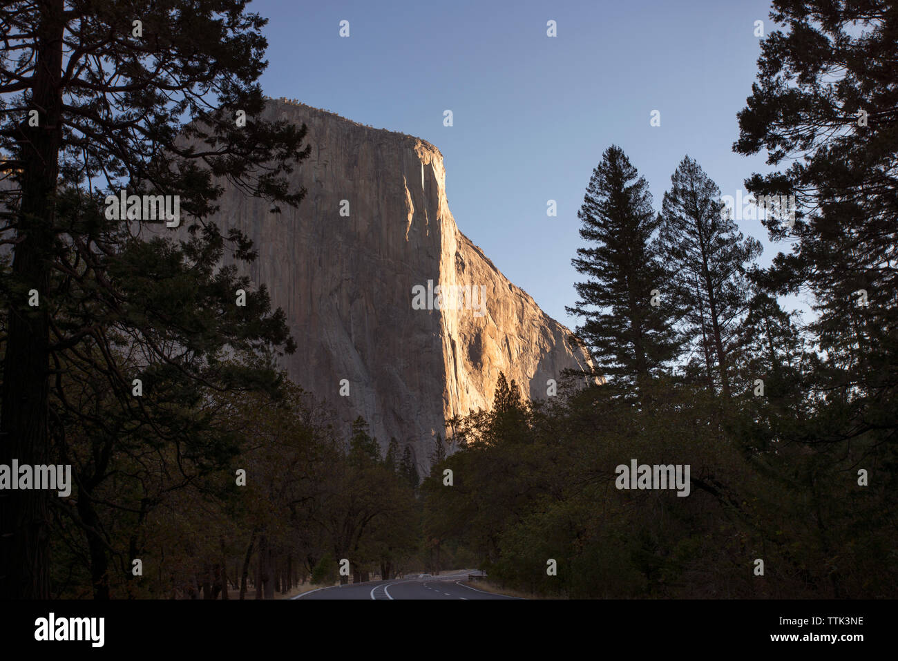 Empty road rock formation hi-res stock photography and images - Alamy