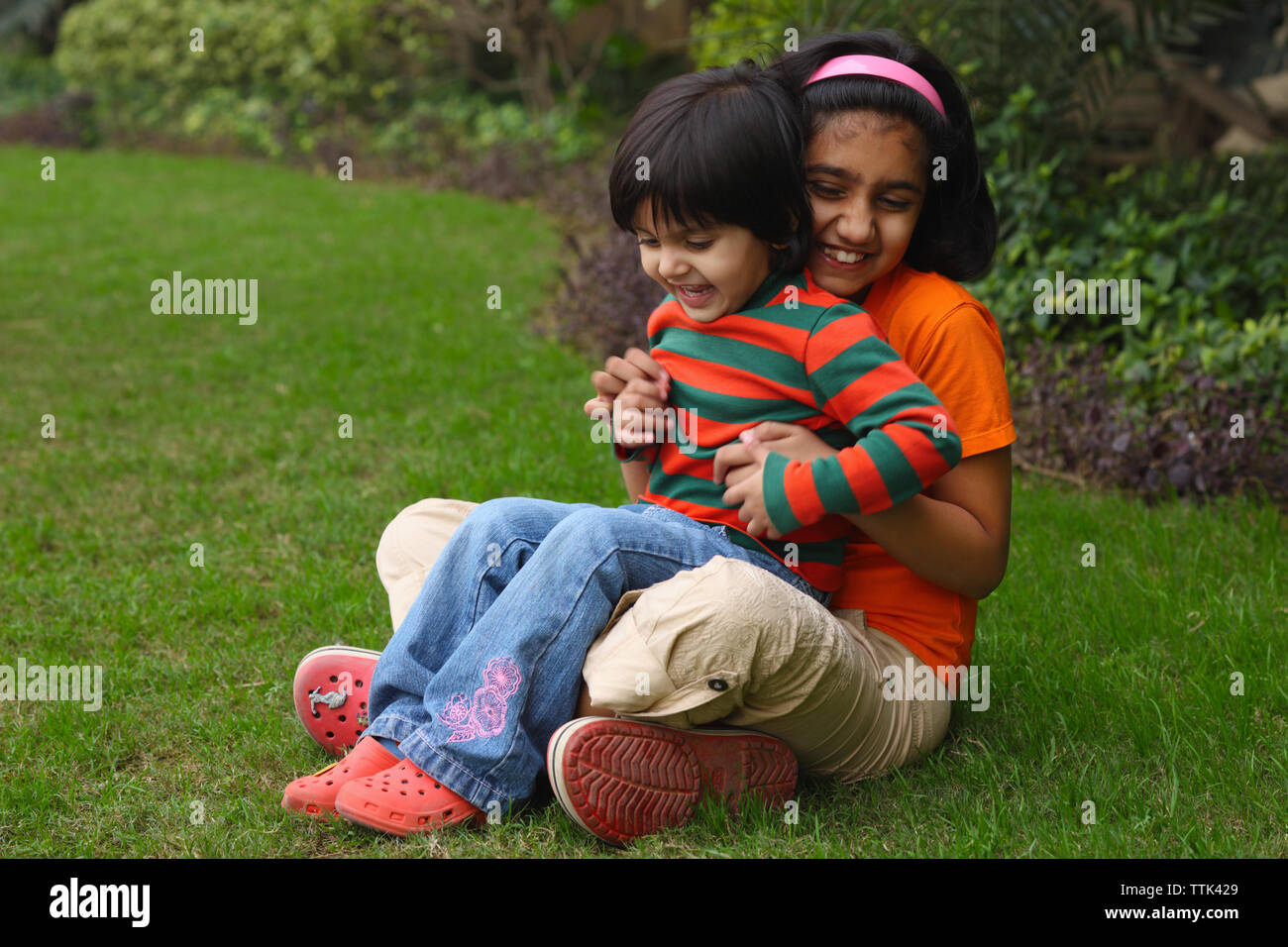 Indian children playing in lawn hi-res stock photography and images - Alamy